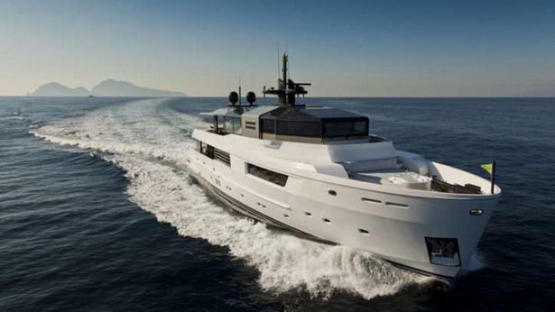 €700,000 price cut on Arcadia motor yacht M'Ocean